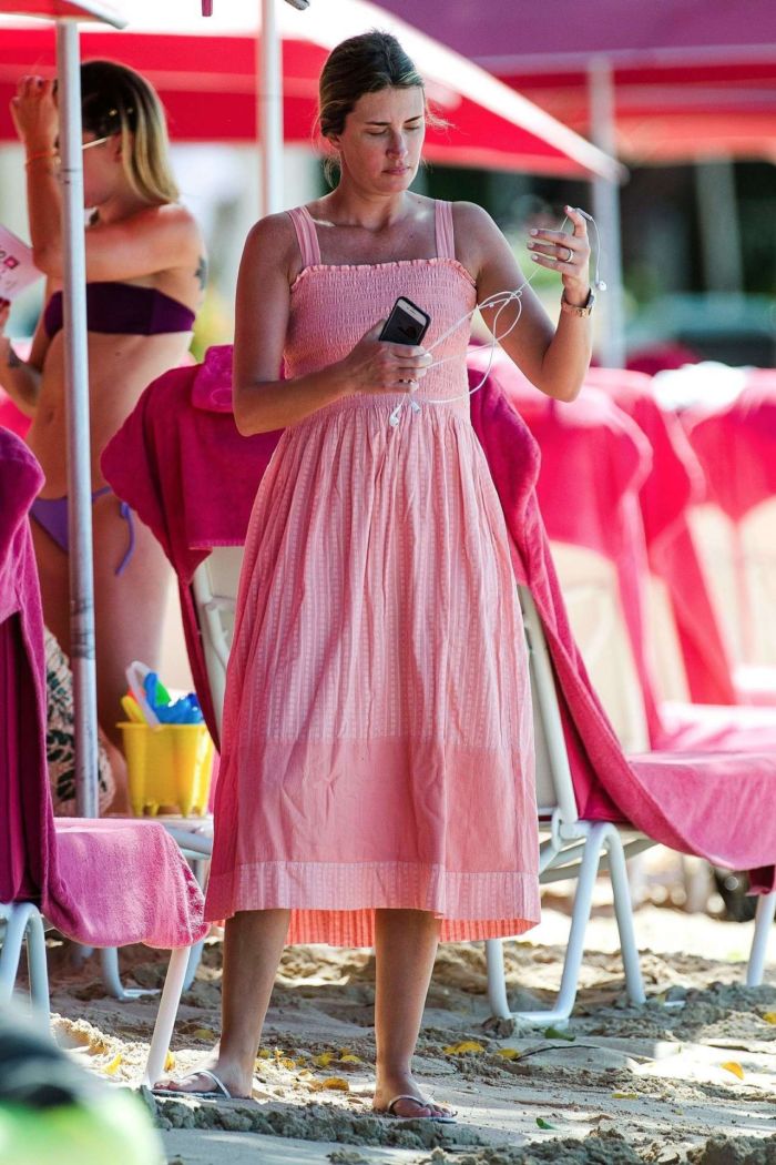 Rhea Durham Candids At A Beach In Barbados - Funistan.com